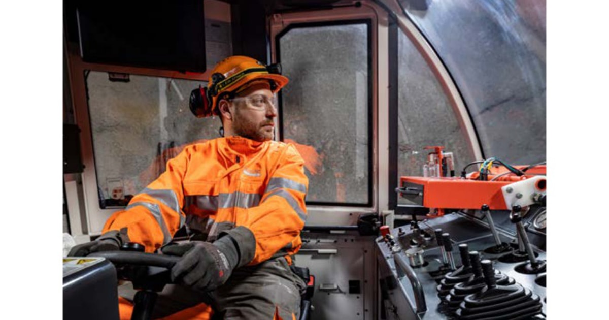 Cabin heating system for underground drills