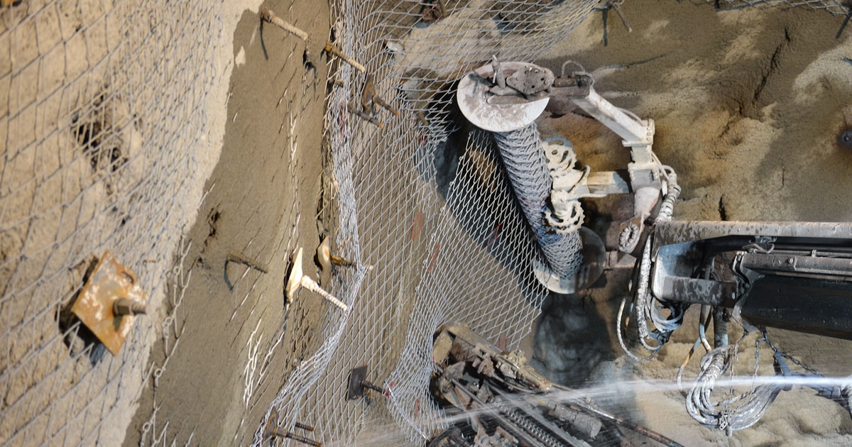 Chain link mesh for underground mining